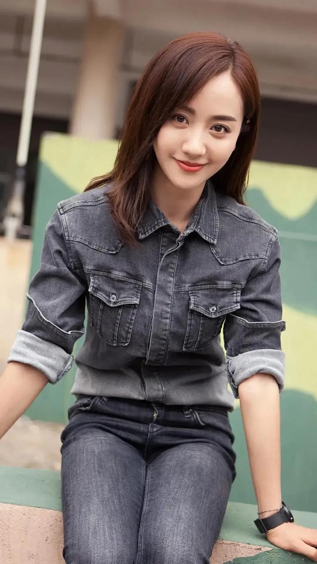 Appreciation of beautiful pictures: Yang Rong - iNEWS