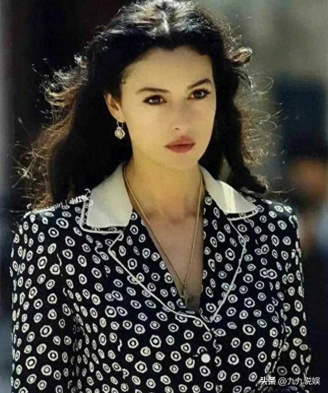 Monica Bellucci: Ball flowers! Italian national treasure! How beautiful ...