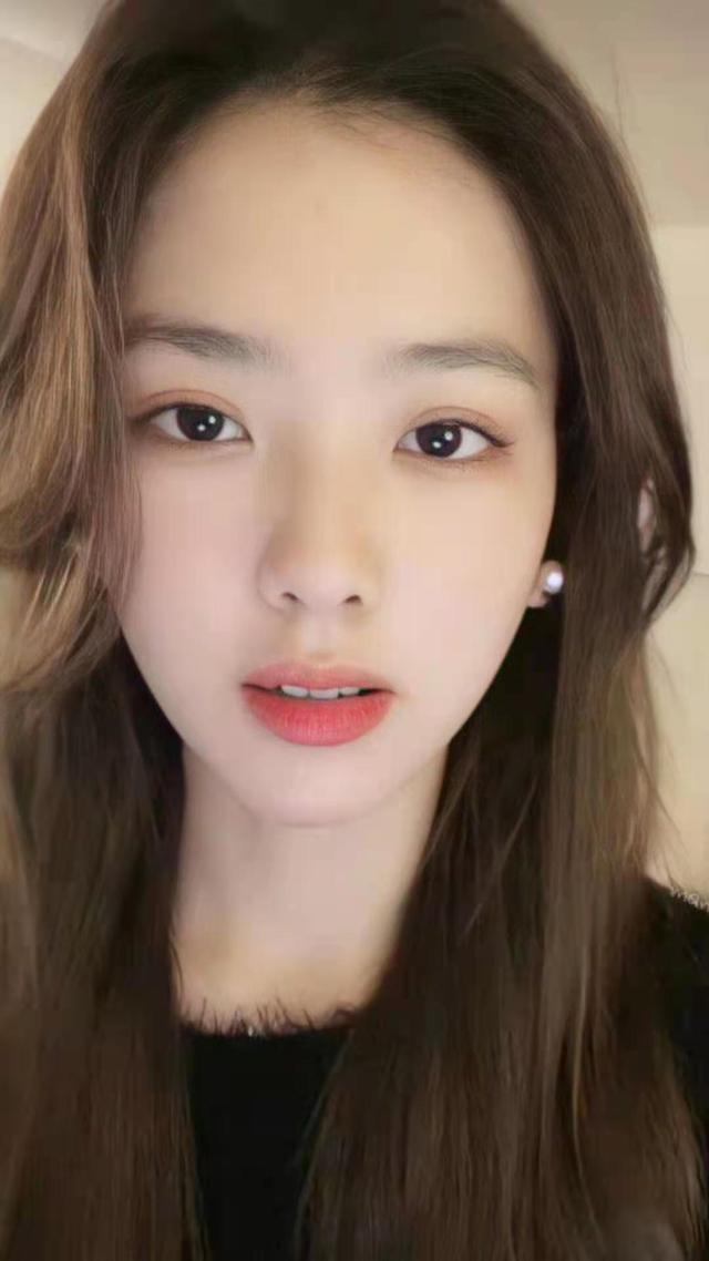 Sun Yining, who made Wang Sicong a "dog licker", posted several sexy ...