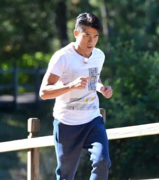 There are role models in running! Aaron Kwok has been exercising for 30 years, igniting Chow Yun ...