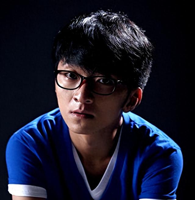 Cai Ming's son Ding Ding has been hidden for 37 years. He is Cai Ming's pride and even her ...