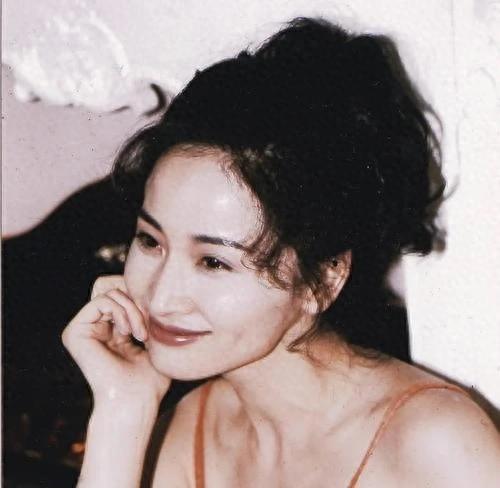 Yu Li: Regardless of her sweet appearance and acting, why is she still ...