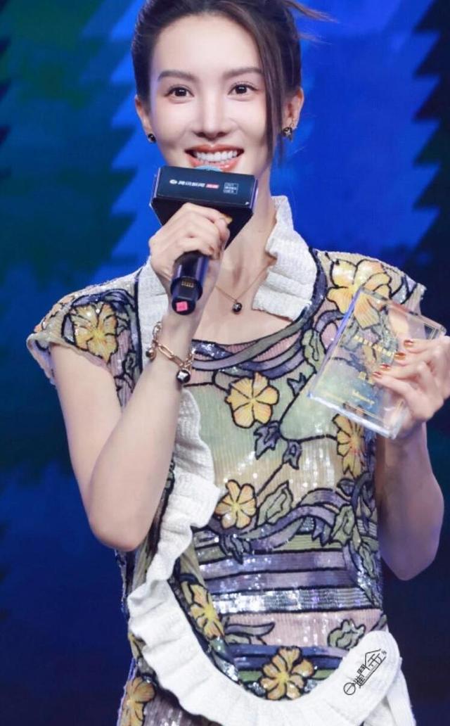 One night in Beijing: Wu Xin is stunningly beautiful, and Jin Chen ...