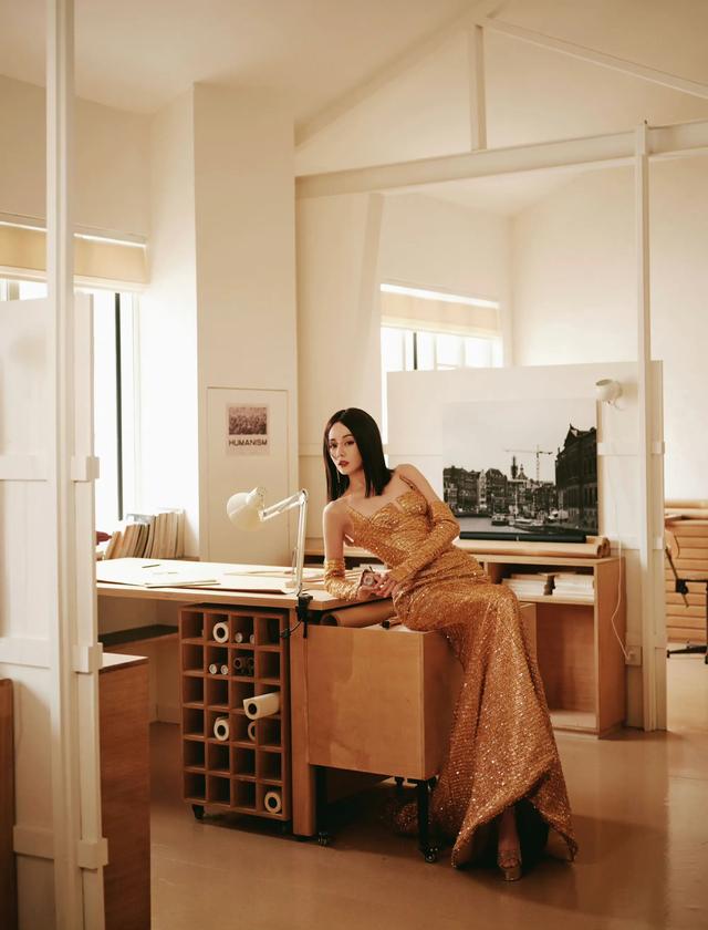 Sharing the latest beautiful photos of Dilraba, Reba is still so ...