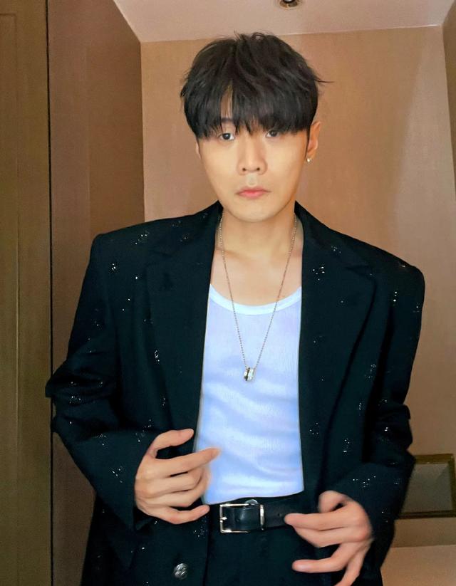 Li Ronghao sent ten messages in a row, I beg you! - iNEWS