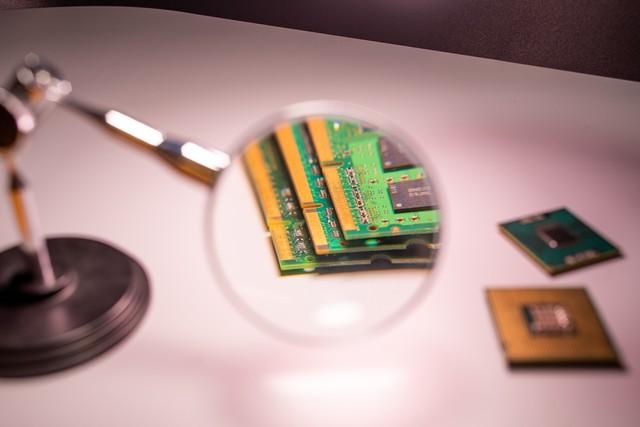 Exploring mobile phone memory: What is the difference between RAM and ...