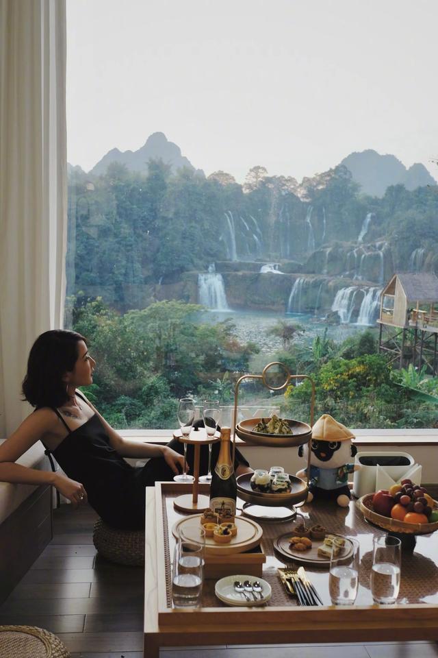 Miss Layla keeps walking - iNEWS