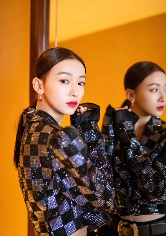 Yu Zheng loves Wu Jinyan the most. There are several pretty girls in ...