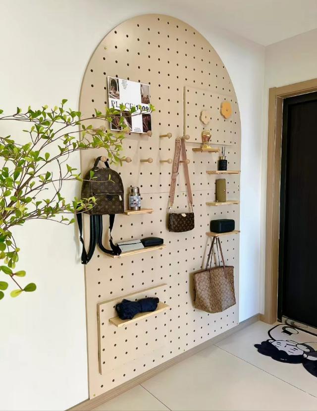 Perforated board storage is beautiful and practical! - iMedia