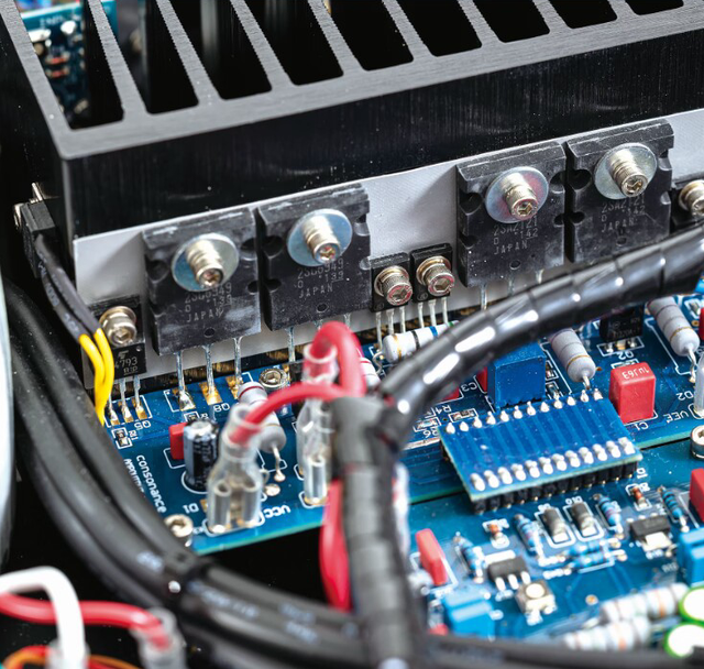 Knows everything and is great at everything - All-in-one AMP150 digital ...
