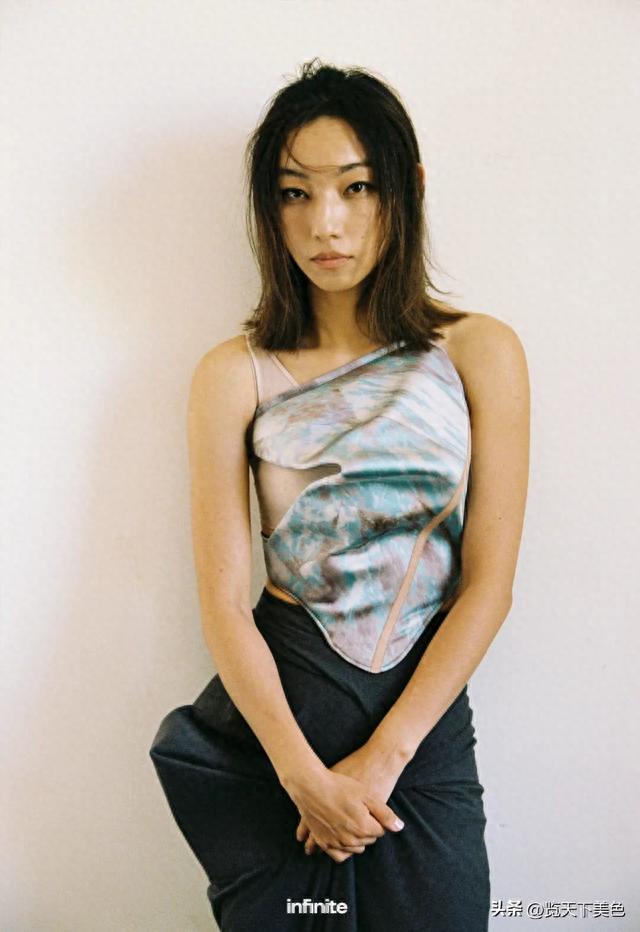 "Feng Shen" Deng Chanyu has a startling glance, full of heroic spirit ...