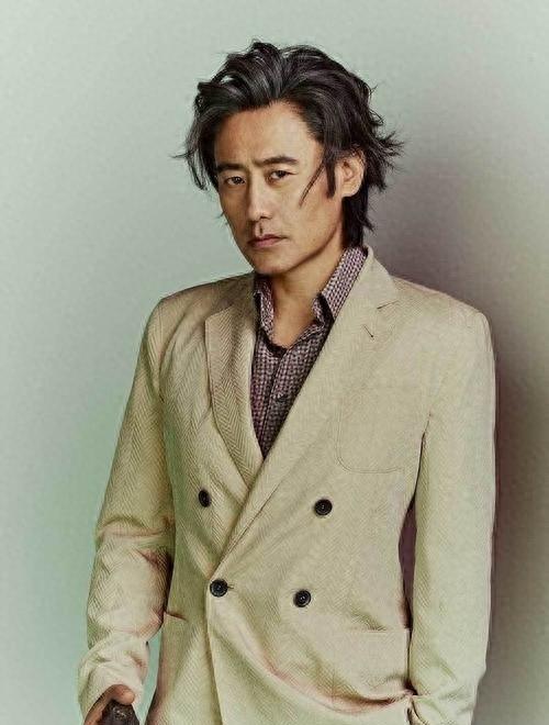 After supporting Chen Yulin for 7 years, he moved to the UK at the age ...