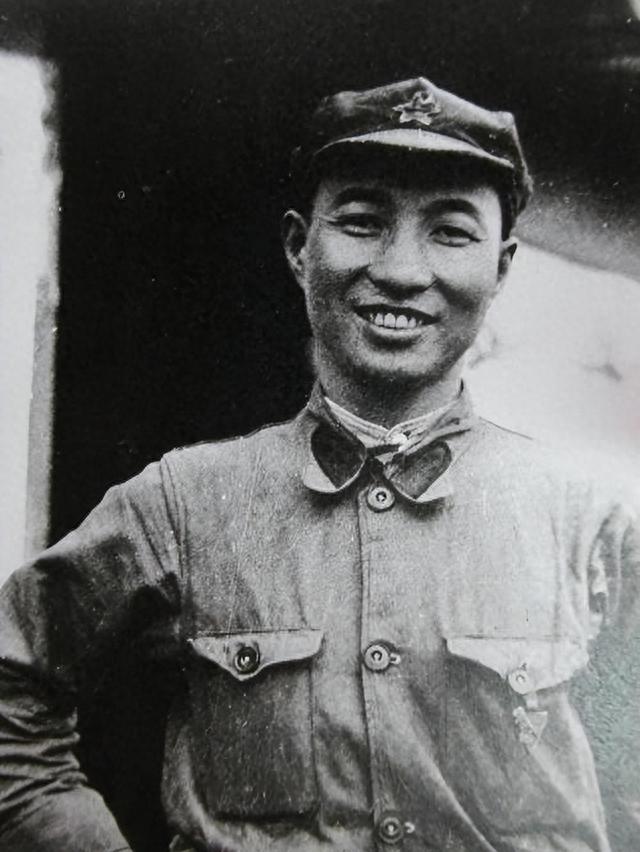 In 1928, Chen Geng kicked open the door and slapped Zhang Yunyi angrily ...