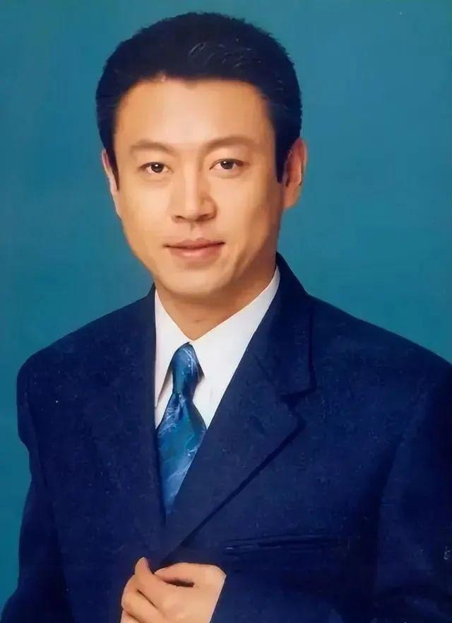 He is the most handsome host of CCTV. He has been married three times ...