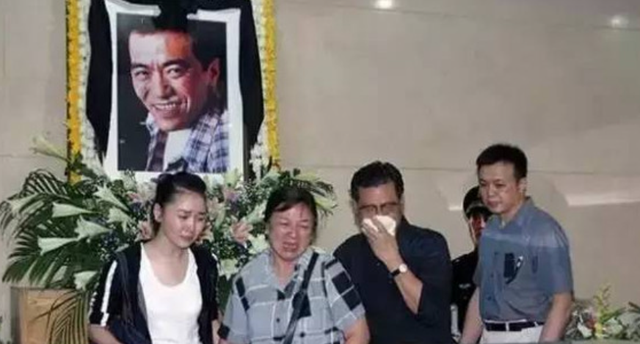 The 82-year-old "Aunt Kang" Huang Jinshang suffered heavy blows one ...