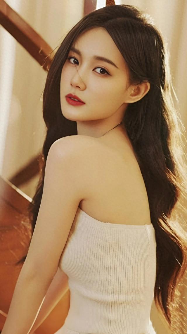 Celebrity Pictures—Issue 853 Li Yitong - iNEWS