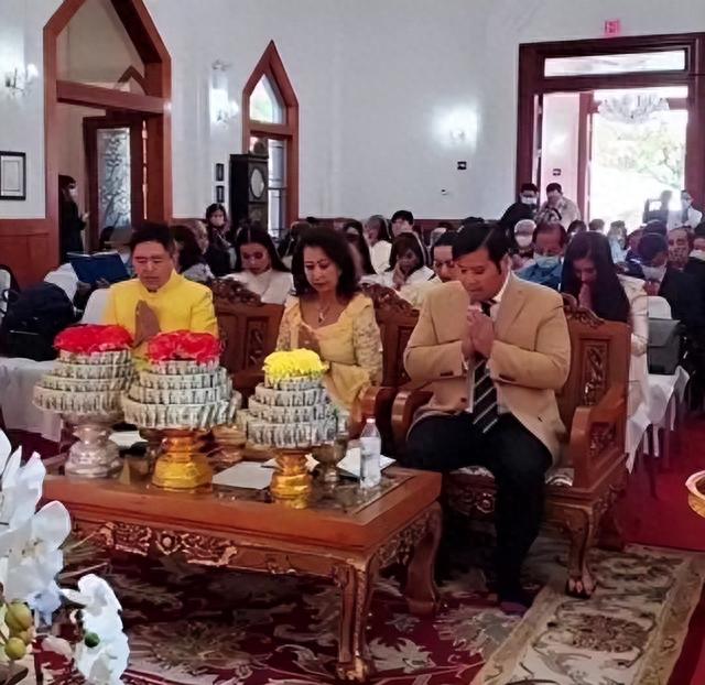 The second princess made a stunning appearance, her golden dress ...