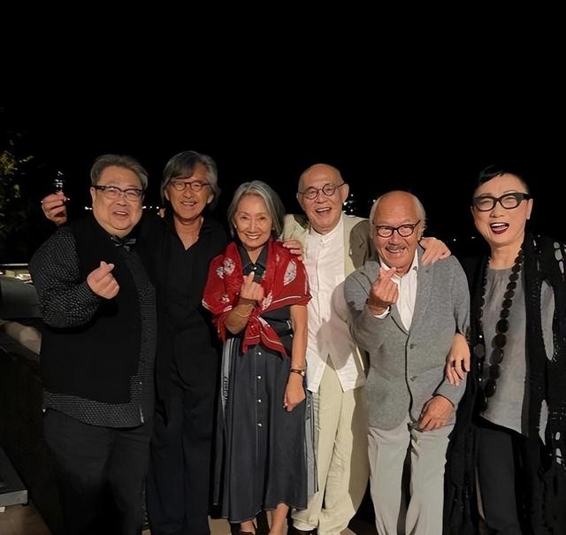 George Lam hugged his ex-wife intimately at his son's wedding. Ye Cuiwen avoided being in the ...