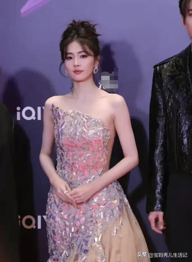 Counting down the red carpet of the night of screams, Yang Mi's ...