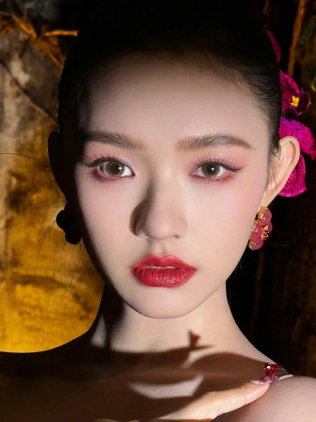 Lin Yun's garden skirt - looks like a mermaid photographed by Star ...