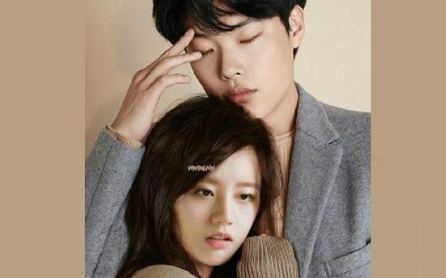 Ryu Junyeol and Lee Hyeri broke up after seven years of public dating. They worked together on ...