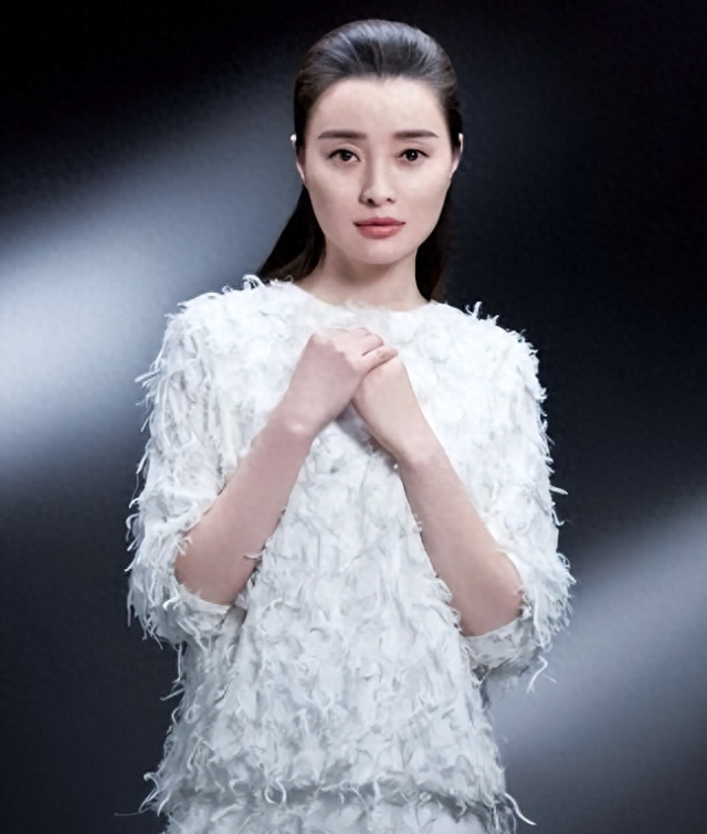 51-year-old Wu Yu openly disclosed his relationship and posted travel ...