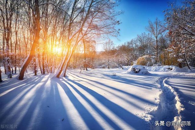 The smoke is falling, the snow is falling. The ancients' beautiful ...