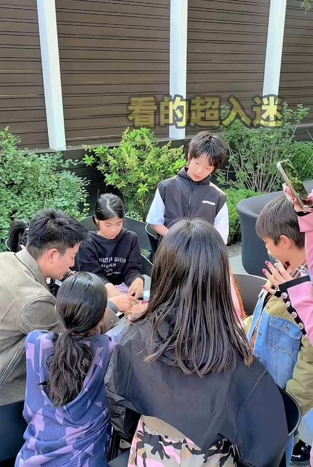 Jia Nailiang's daughter Tianxin's 11th birthday party, hmm, here comes ...