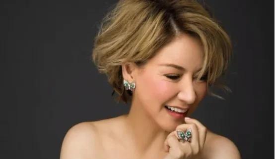 She is the "female singer" of the Hong Kong Philharmonic Orchestra and ...