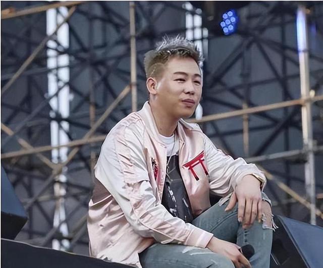 Popular singer Hu Yanbin: My father died young, but I returned my ...