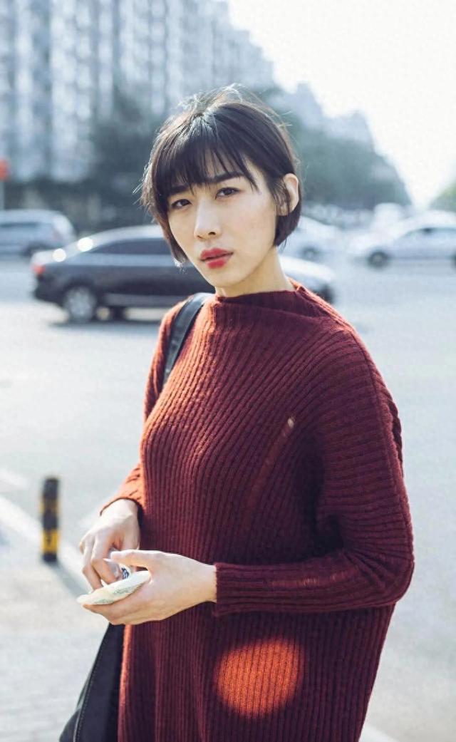 At the end of the year, 35-year-old Ren Suxi starred in "Hometown, Stay ...